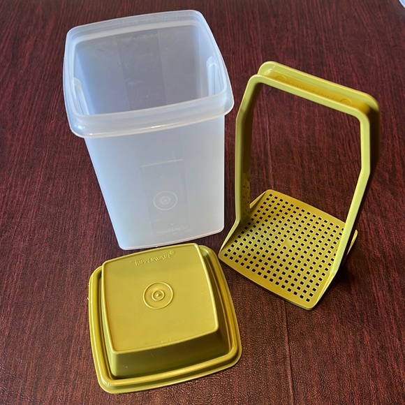 Tupperware | Kitchen | Tupperware Vtg Picklepepper Keeper8 Cup Capacity ...